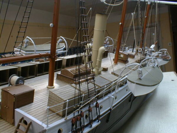 Endurance – Fine Art Models